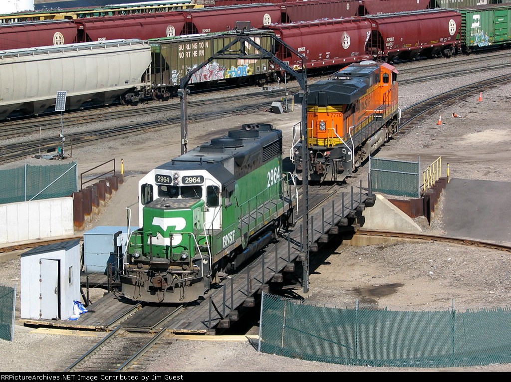 BNSF 2964 on the turntabhe